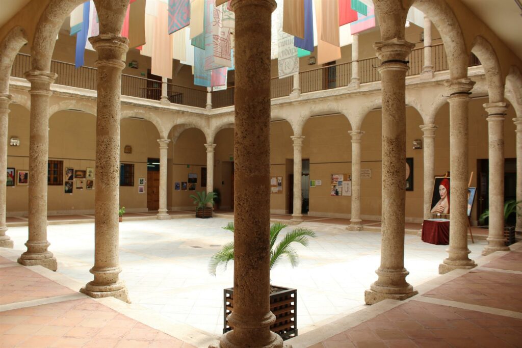 El claustro del Palacio de Pedro I de Torrijos, nuevo centro expositivo ...
