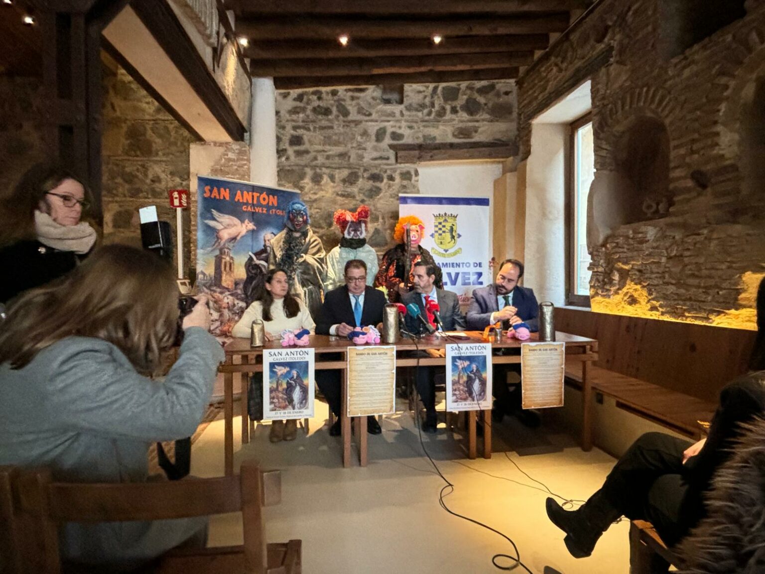 La magia de las hogueras vuelve a prender la fiesta de San Antón en ...